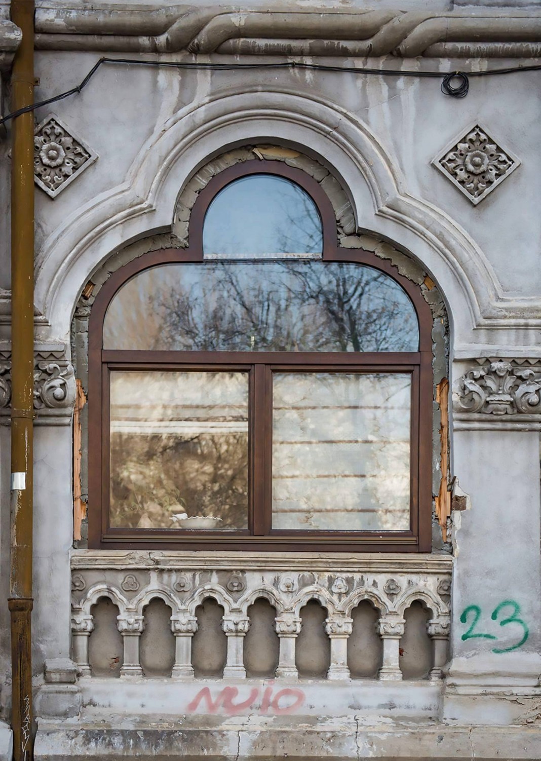 Fereastra bucureșteană: între Art Nouveau și neoromânesc – Via București